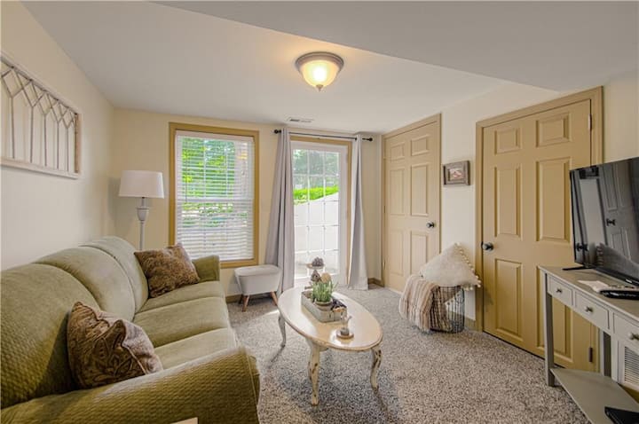 The Carriage House - Kearney, MO