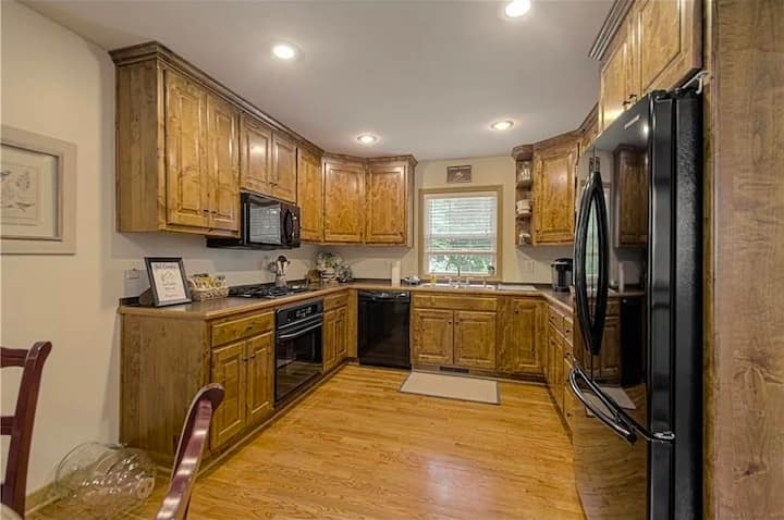 The Carriage House - Liberty, MO