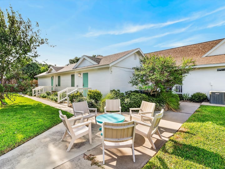 Coast Oaks Cottage 4 - Rockport, TX