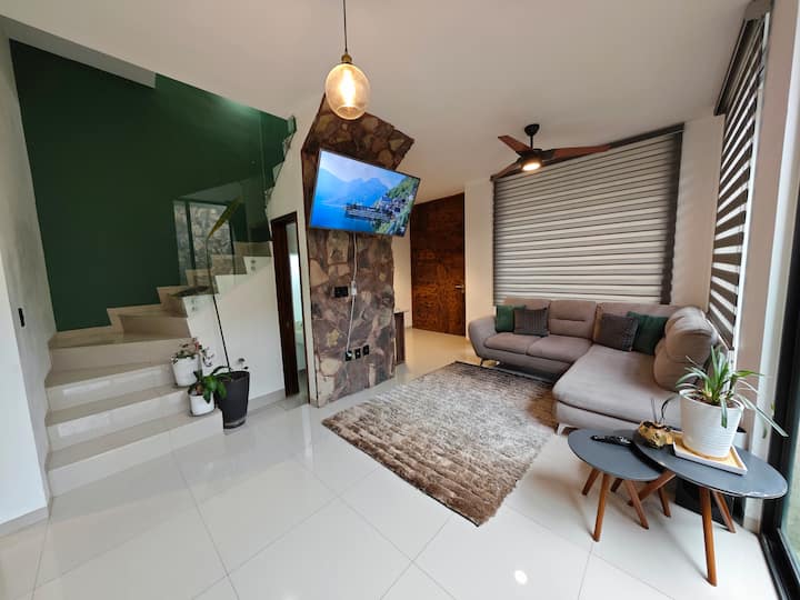 Casa Privada / Estacionamiento / 3 Recamaras /León - León