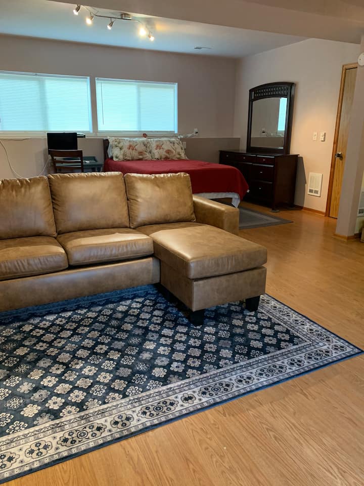 Spacious Studio On Tac/puyallup Line - Puyallup, WA