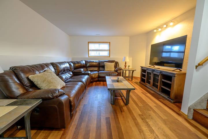 Comfortable 4br Home W/ Private Yard & Parking - Westlake