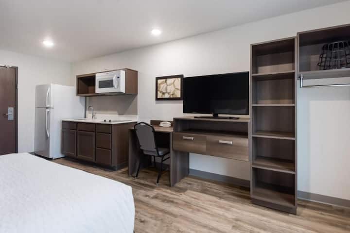 Multiple Suites W/ Kitchen | Onsite Gym & Laundry - Newnan, GA