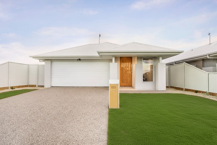 Brand-new Modern Home, Garage, Families &Workcrew - Hervey Bay