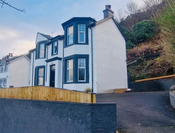 Ben Bhan Holiday Home With Town And Sea View. - 奧本