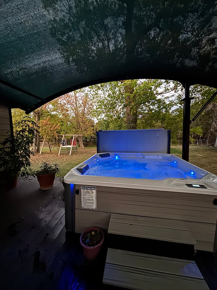 Cozy Backyard Garden Apartment With Hot Tub - New Braunfels, TX