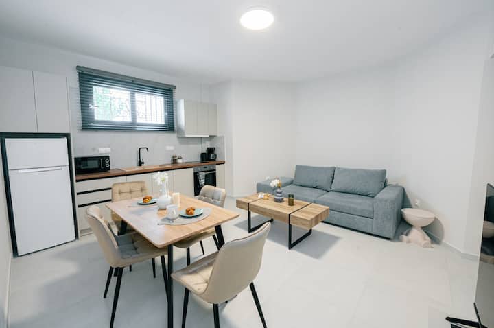 Air Two Megara - Мегара