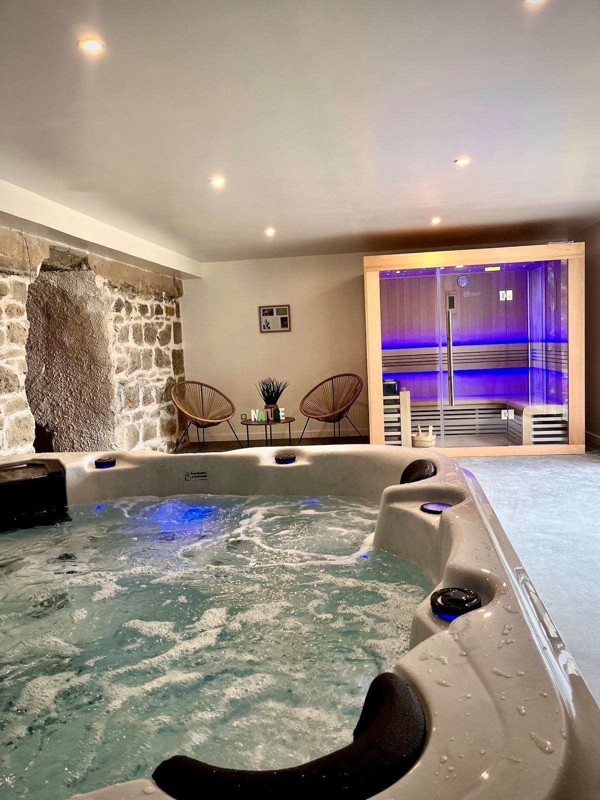 Bürgerhaus & Spa – 20 Pers - Häuser zur Miete in Genilac, Auvergne ...