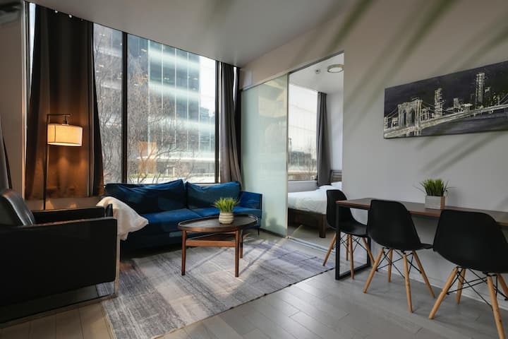 Bright & Clean Downtown Condo With Huge Windows - Vancouver
