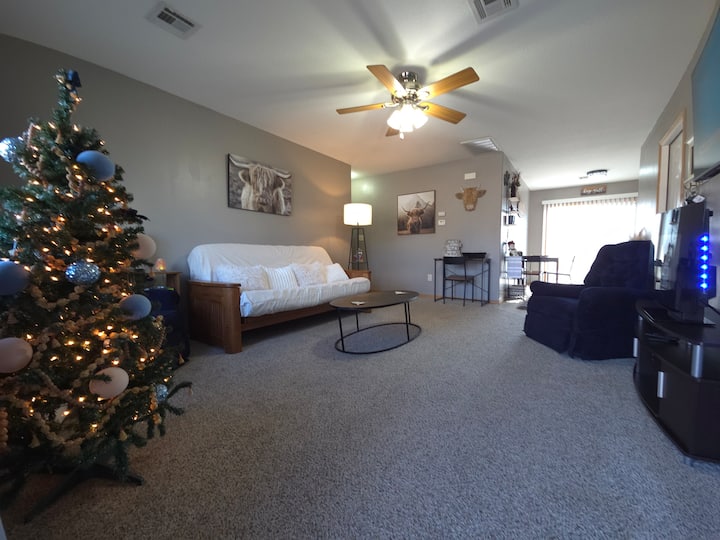 The Highland House/2 King Beds/1 Futon/beautiful/ - Derby, KS