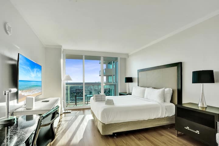 The Arya Escape 20th Floor Suite With Kitchen - Coral Gables
