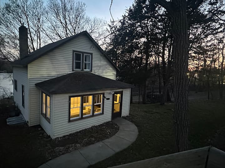 The Cabin Close To Town - Cologne, MN