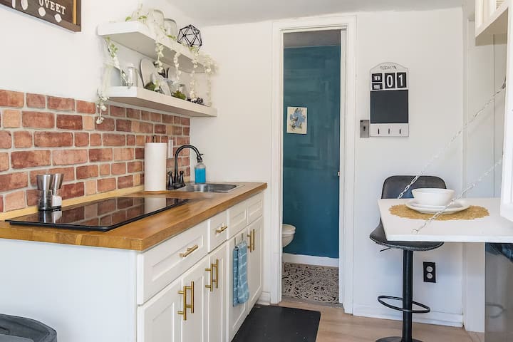 Relaxing Loft + Modern Comfort + Free Parking - Raleigh, NC