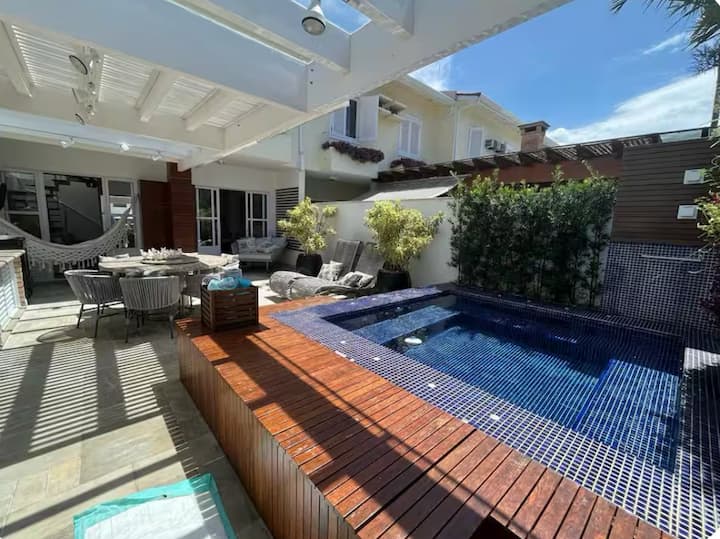 Casa Linda Em Condomínio Fechado - Peruíbe