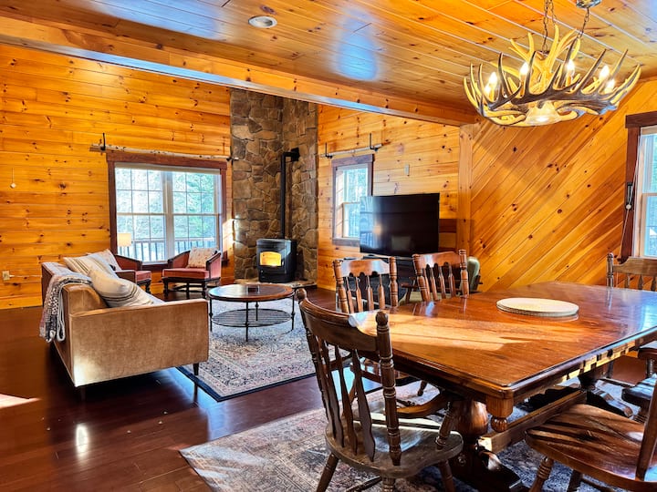 Spacious Family Cabin • King Bed • 2 Queens • Bunk - Rangeley, ME