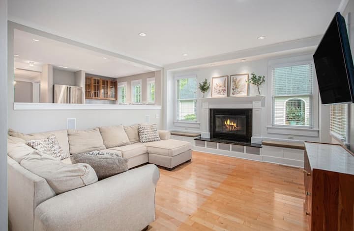 Cozy 5bd Home Near St Joe And Notre Dame - Berrien Springs, MI