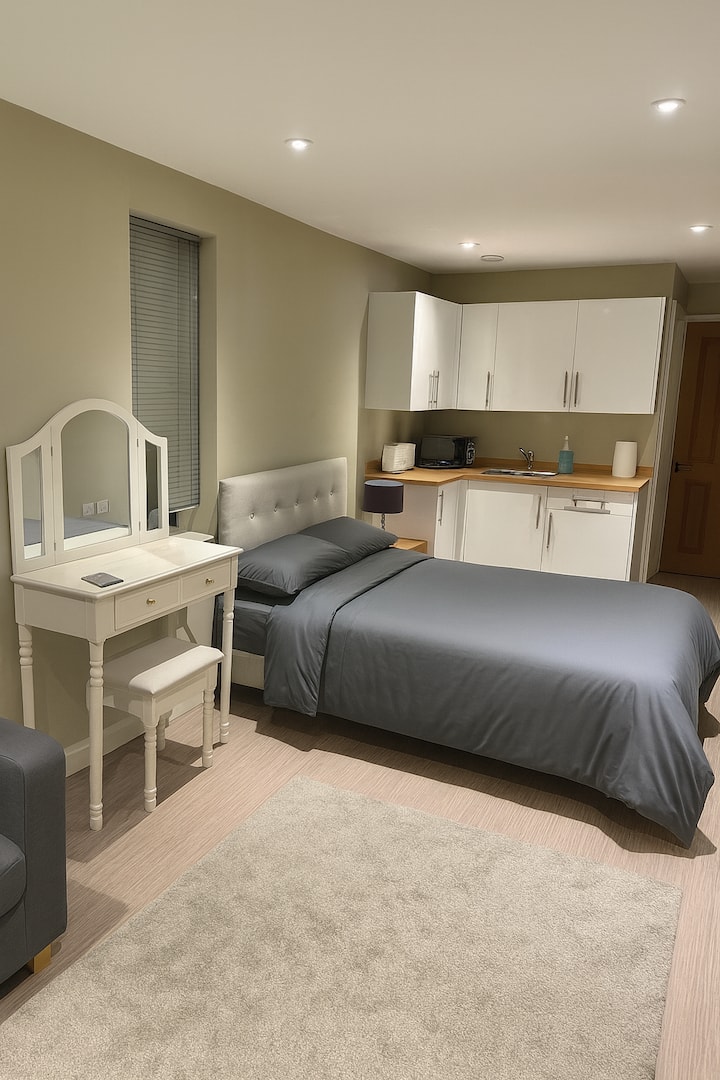 Cosy 1 Bedroom Self Contained Annex Gatwick - London Gatwick Airport (LGW)