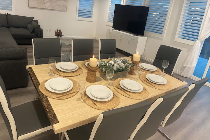 Bright 5br Getaway · 7 Beds · 5 Kings · 3 Tvs - Chino, CA