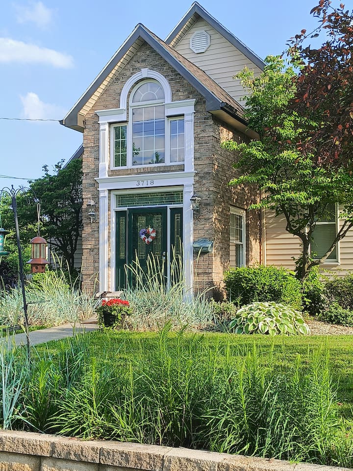 Cottage Style Home Near Football Hall Of Fame - Canton, OH