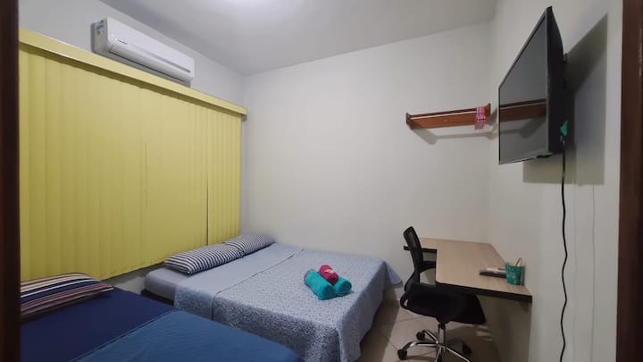 Kitnet Com Ar-condicionado/ Garagem Compartilhada - Maringá