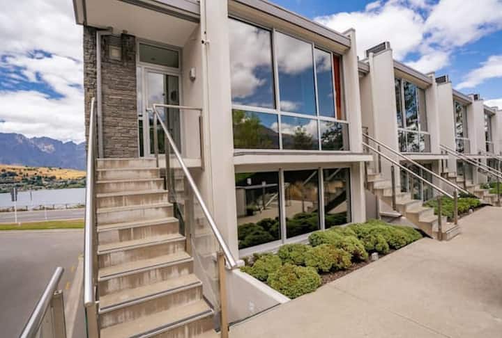 Studio With Kitchenette • Hot Tub Access • Parking - Queenstown, New Zealand