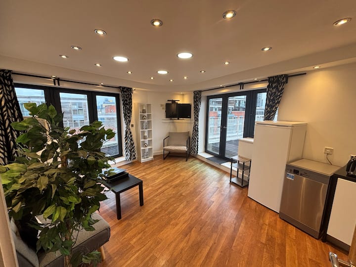Luxury Penthouse Apartment With Private Parking - Birmingham