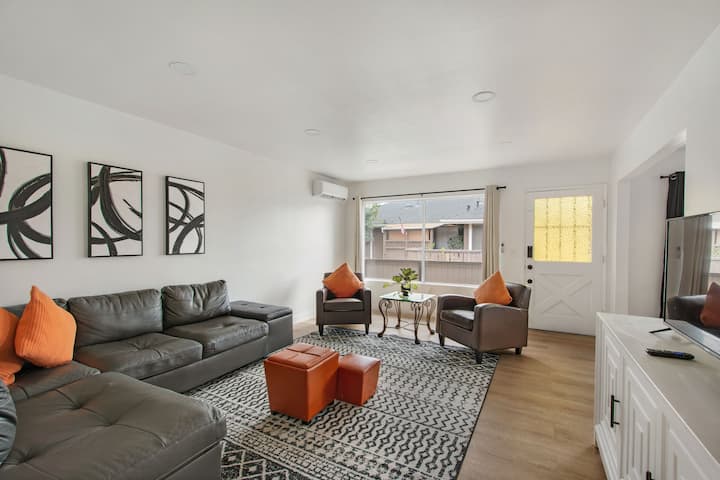 2bd/1bth Close To Shopping | Theme Parks | Eats! - Costa Mesa, CA