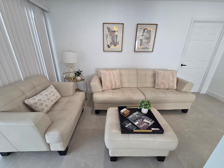 Providence Apartment Downstairs In Lakeland - Lakeland