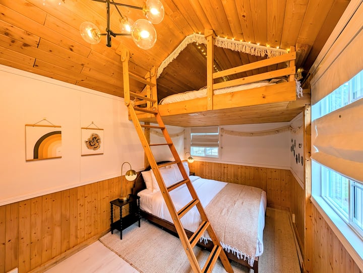 Sweet Tiny House W/ Large Fenced Yard - Gladstone, OR