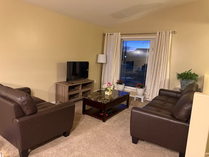 Gans House - 5 Bedroom Stay - Lloydminster