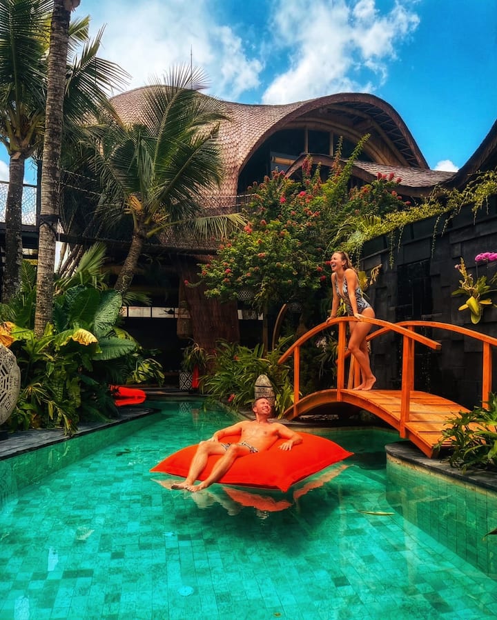 Villa Jocelyne Luxurious Bamboo Villa - Indonesia