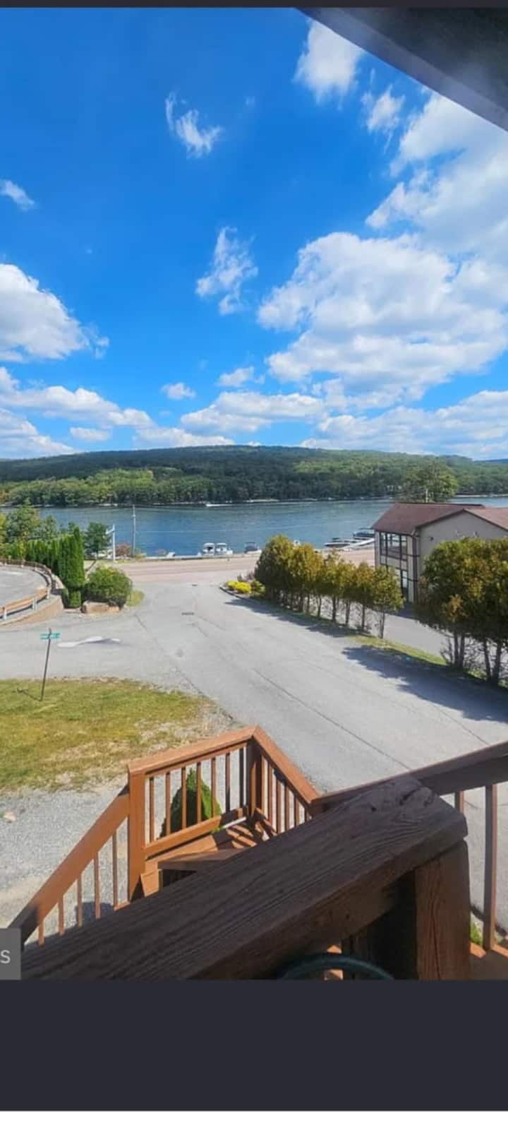 Romantic Getaway With Beautiful Lake Views - Deep Creek Lake, MD