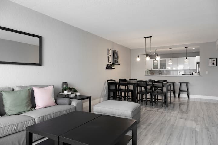 Walk To Beach - Free Parking- Sunny Isles Cozy Apt - Sunny Isles Beach, FL