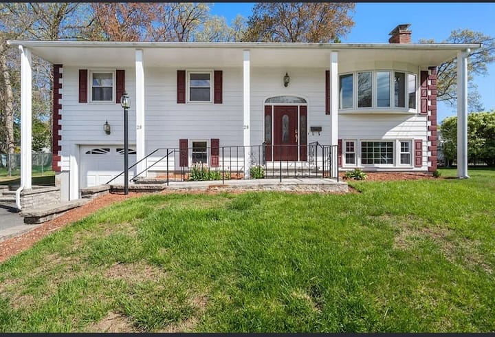 Upper-level Oasis-ideal For 2026 World Cup Visitor - Dedham, MA