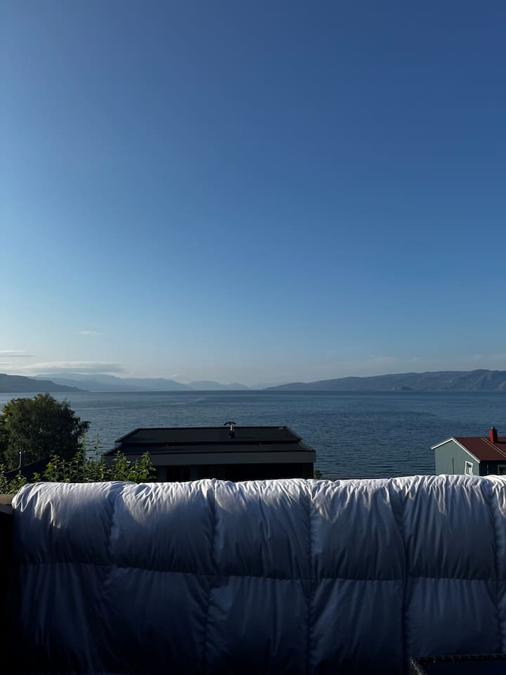 Nydelig Fjordutsikt Med Gode Turmuligheter! - 알타