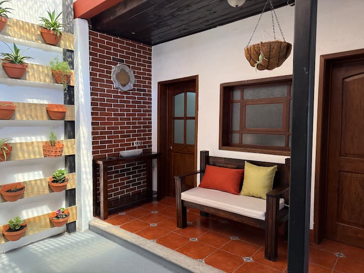 Casa Pequeña A Pocas Cuadras Del Parque Central - Santa Lucía Milpas Altas