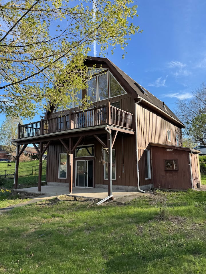 Riverfront 2 Bedroom With Loads Of Light - Glens Falls, NY