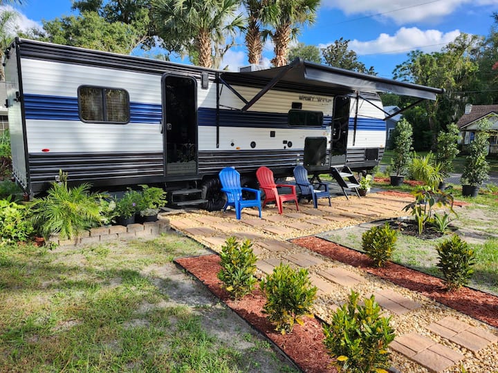 Cozy And Comfortable 1 Bedroom Rv Fully Equipped. - DeLand, FL