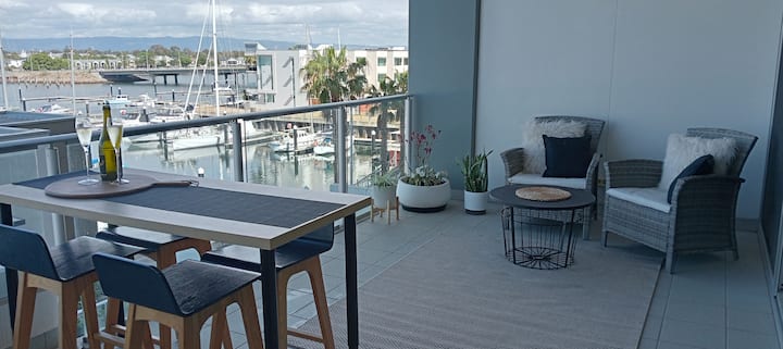 Beautiful 1 Bedroom Apartment With Water Views - Port Adelaide