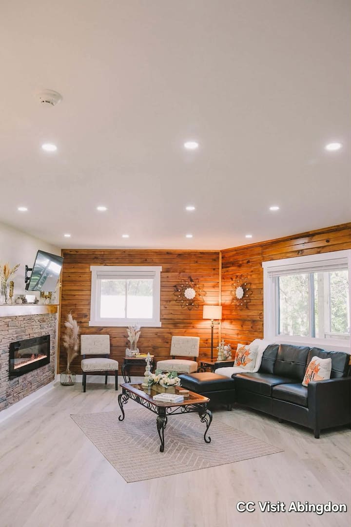 Bee's Knees Villa | Cozy Luxury Abingdon Getaway - Abingdon, VA