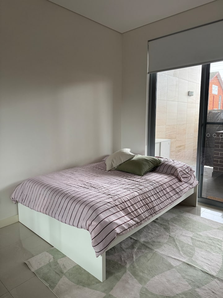 Room In Lidcombe - Strathfield
