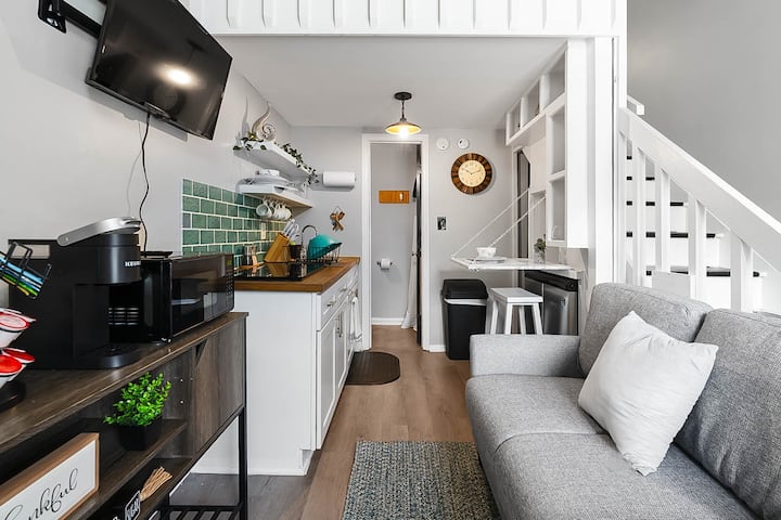 Warm Tiny Welcome + Modern + Free Parking - Raleigh, NC