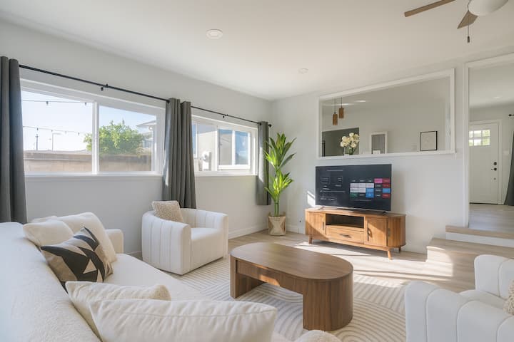 The Mills Retreat House In Whittier | Near Disney - Whittier, CA