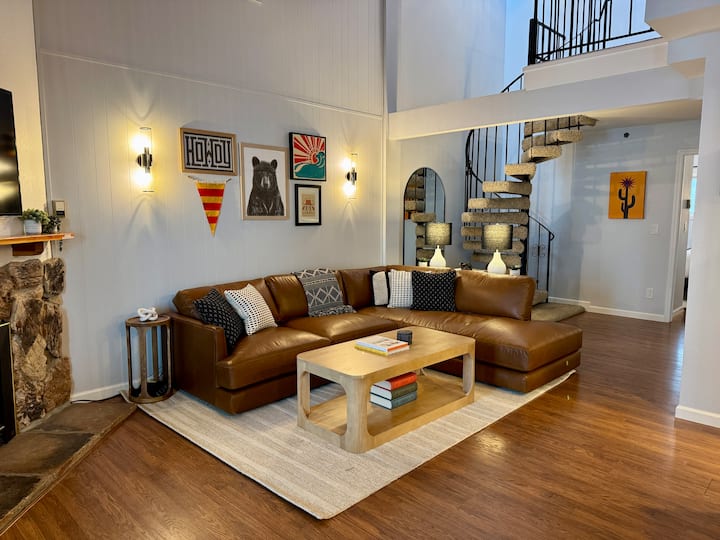 Pet Friendly | Spa, Deck & Ski Access | Sleeps 10 - Lake Tahoe