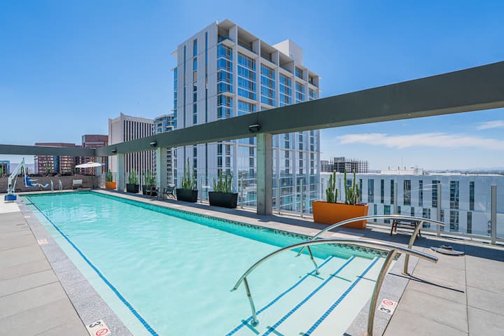 Sleek Studio | Parking • Skyline • Fitness - Phoenix, AZ