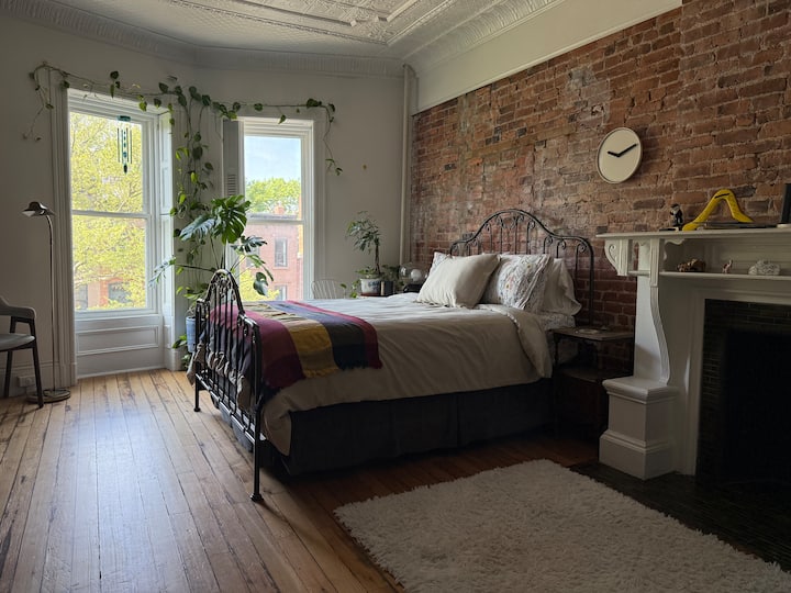 Sunny Bedroom In The Heart Of Park Slope - New York City