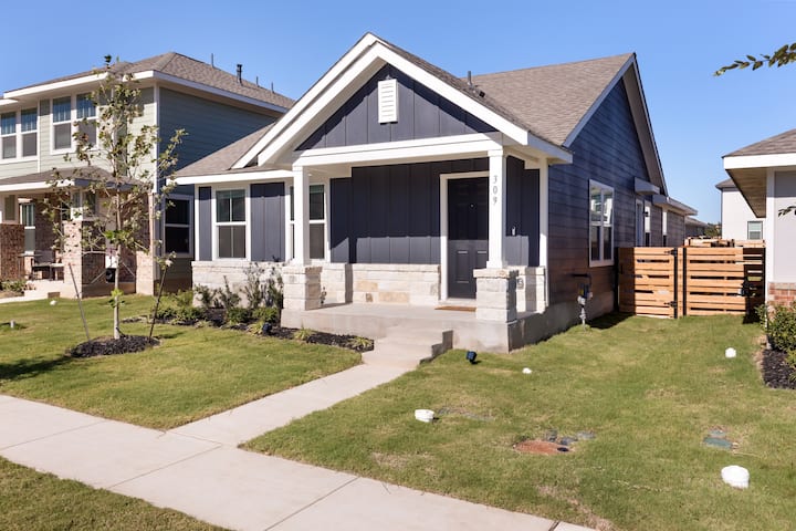 Modern Cozy Home | Gym | Quiet Street | Sleeps 4 - Kyle, TX