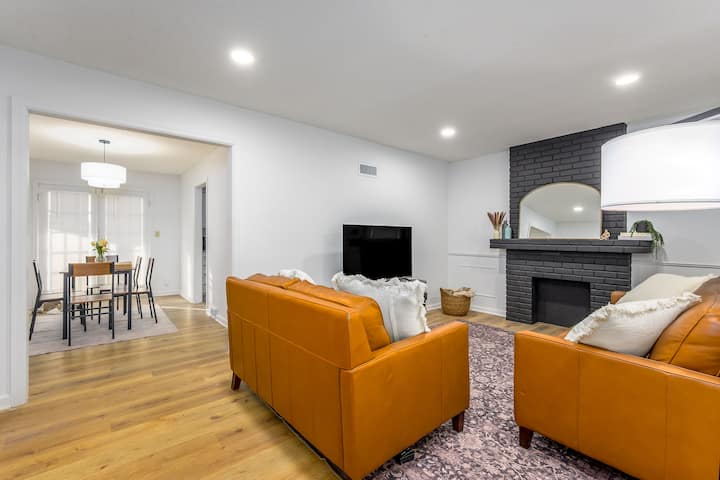 Contemporary Cozy Bungalow - Wichita, KS