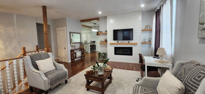 Charming 2-bedroom Main Floor Home In Lethbridge - Lethbridge