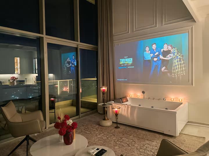 Luxury Double-height Loft | Jacuzzi • Skyline View - Manesar